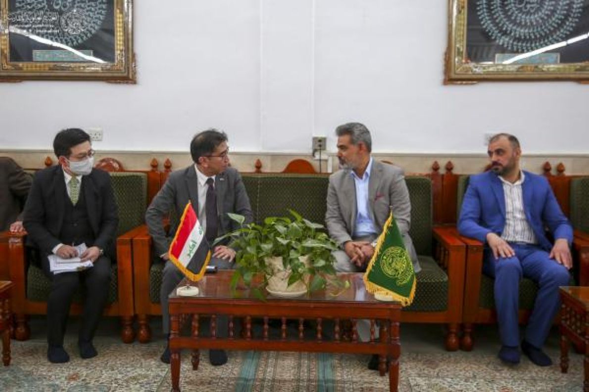 L'ambassadeur du Japon en Irak visite le saint Sanctuaire de l'imam Ali ...