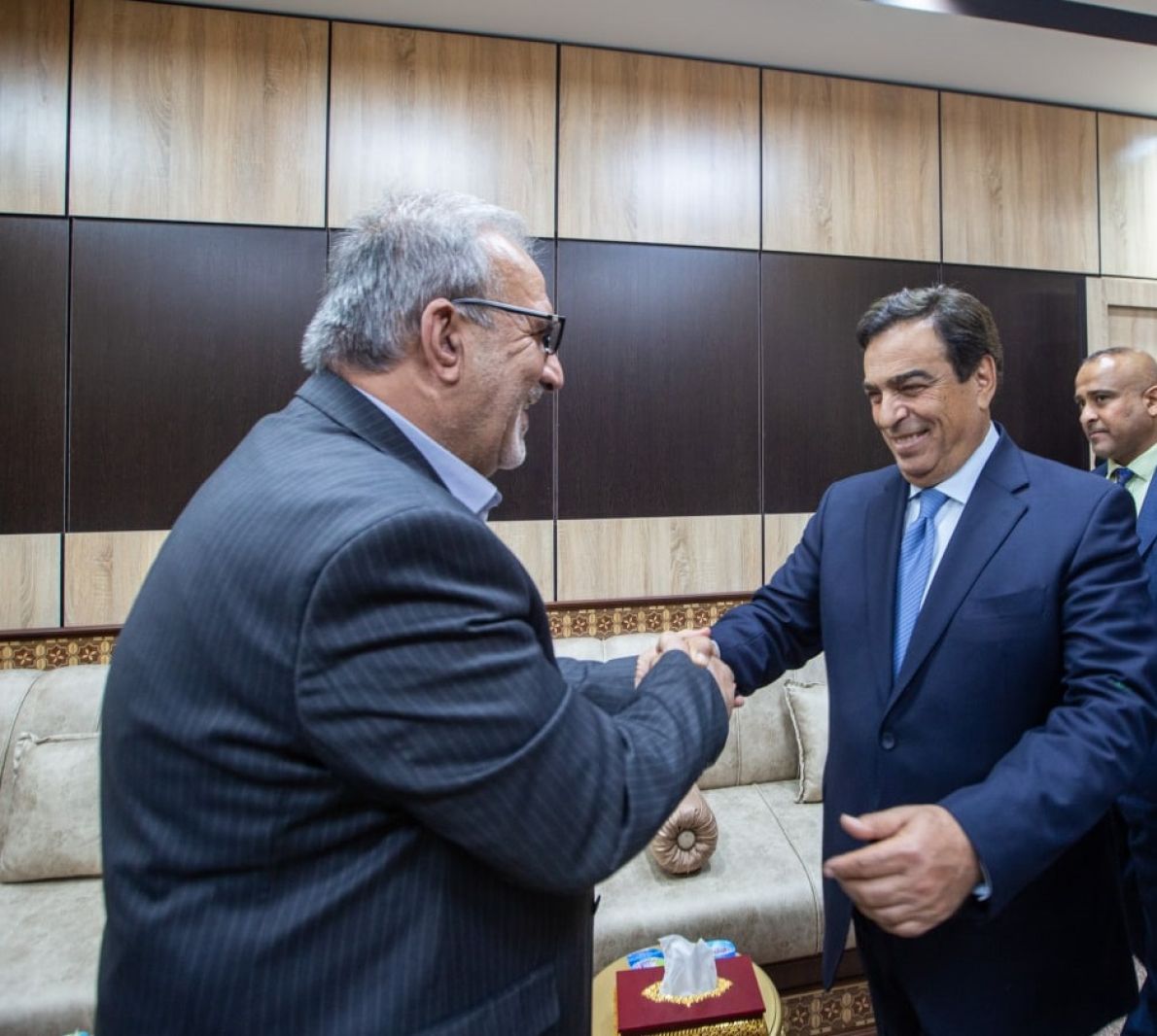 Le journaliste George Quirdahi visite le sanctuaire de l'Imam Hussein ...