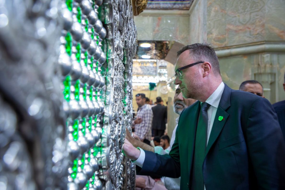 Une délégation de l’ONU visite le Sanctuaire de l’Imam Hussein (as)